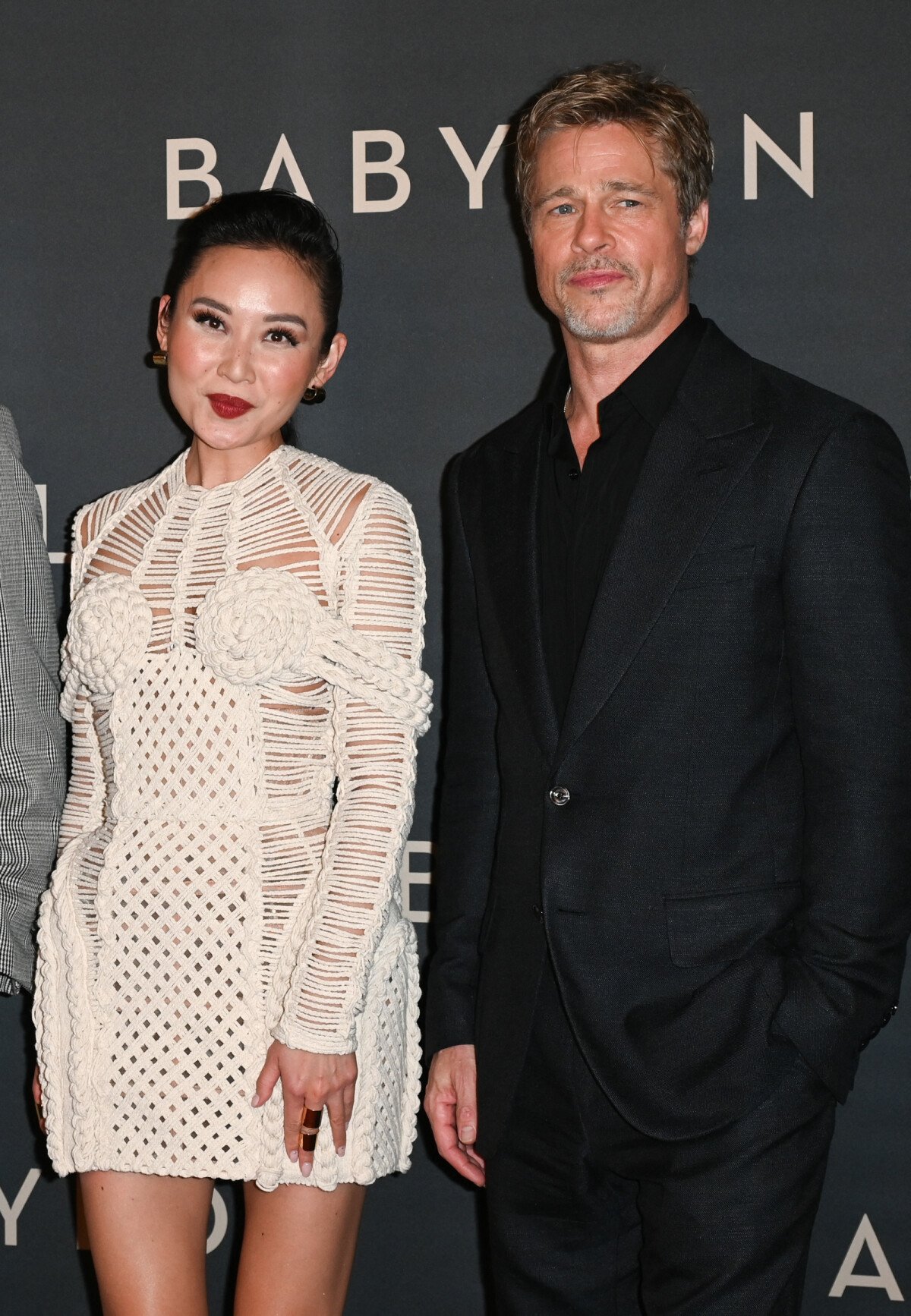 Photo : Li Jun Li et Brad Pitt à la première du film "Babylon" au ...
