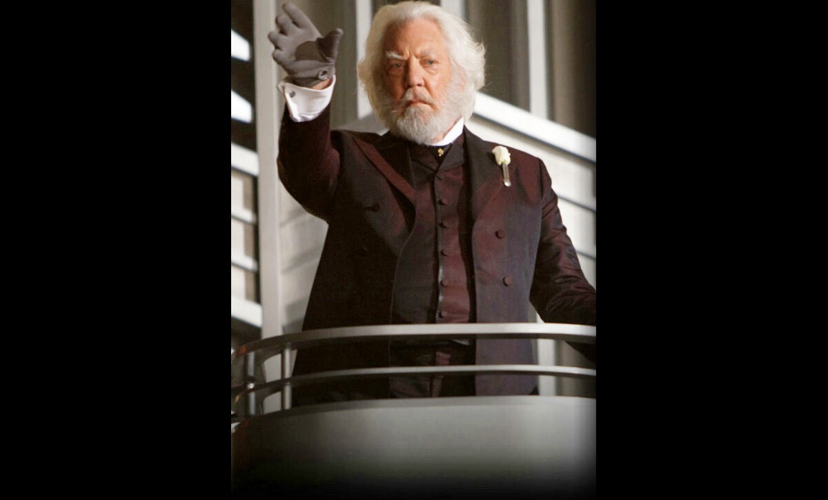 Photo : Le président Snow contrôle Panem - PureBreak