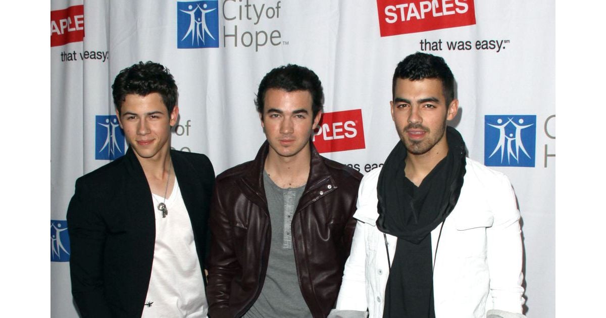 Deux des Jonas Brothers visitent actuellement la capitale parisienne ...