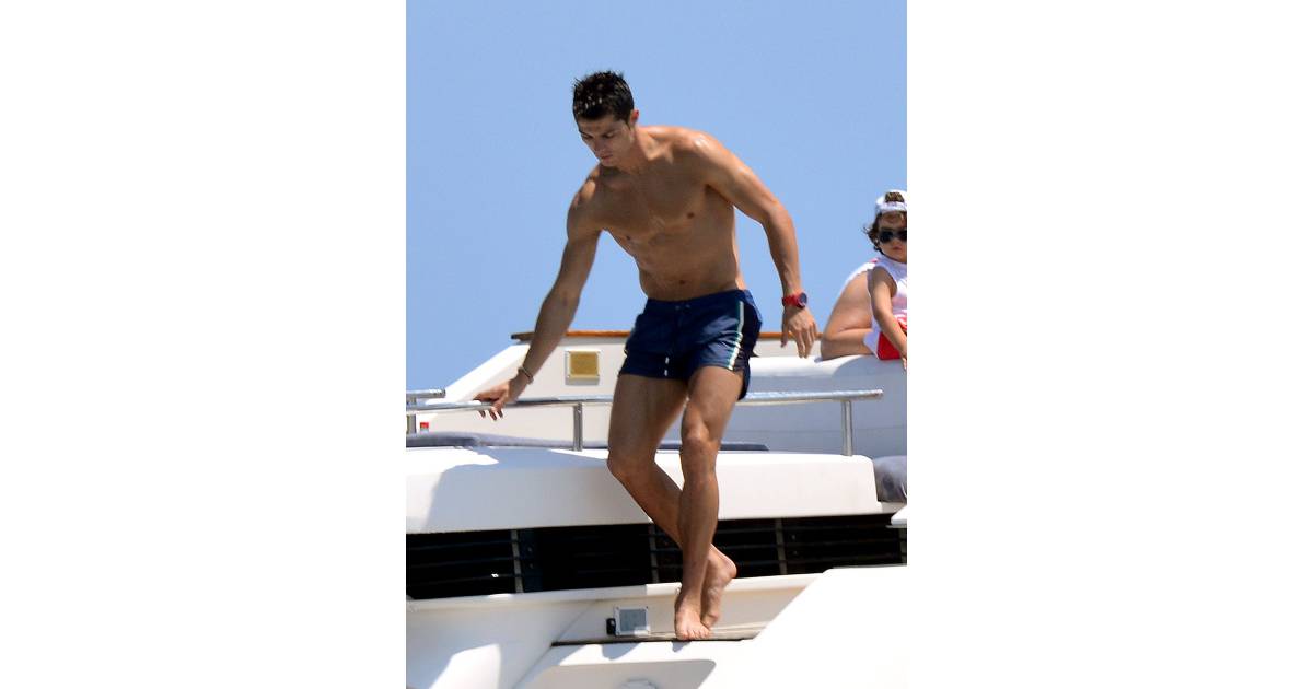 Cristiano Ronaldo affiche son corps de rêve à St Trop' - Purebreak