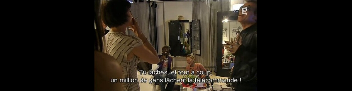 Photo : Lio fume un pétard avant de rentrer sur le plateau de la ...