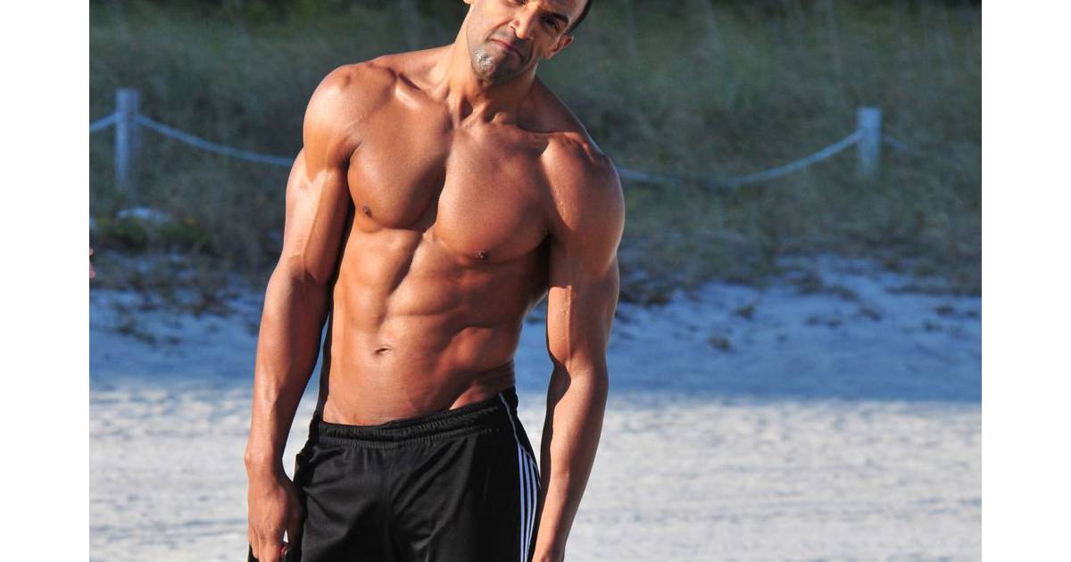 Craig David s'occupe de ses muscles en janvier 2012 à Miami - Purebreak