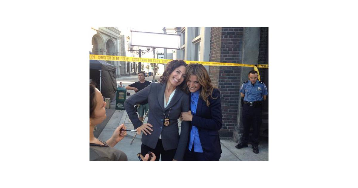 Castle saison 6 : Lisa Edelstein et Stana Katic sur le tournage - Purebreak