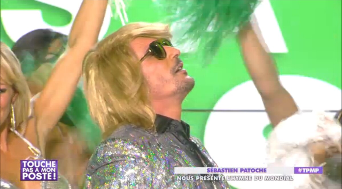 Photo : Sébastien Patoche chante sur le plateau de Touche pas à mon ...