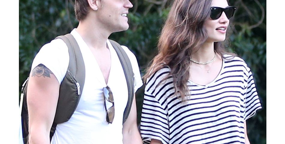 Paul Wesley et Phoebe Tonkin à Rio de Janeiro le 1er mai 2015 - Purebreak