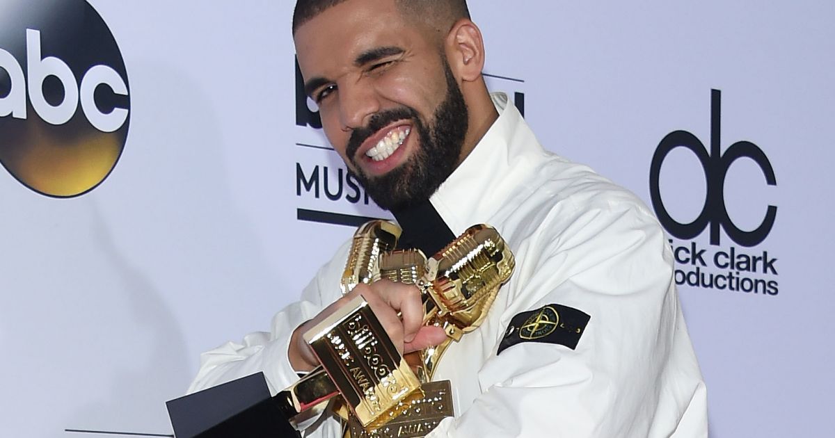 Drake met le feu aux Billboard Music Awards 2017 (VIDEO) - Purebreak