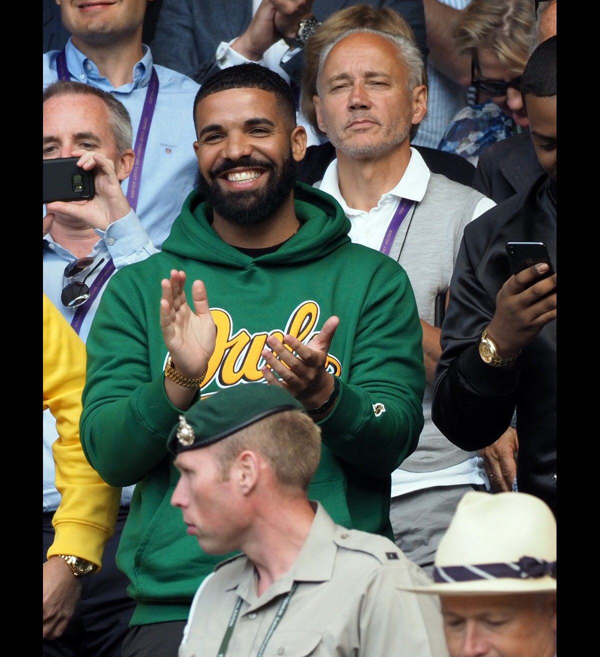 Photo : Drake en couple avec le mannequin Bella Harris ? - PureBreak