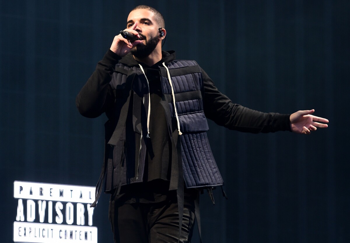 Photo : Drake en concert à l'AccorHotels Arena de Paris en mars 2019 ...