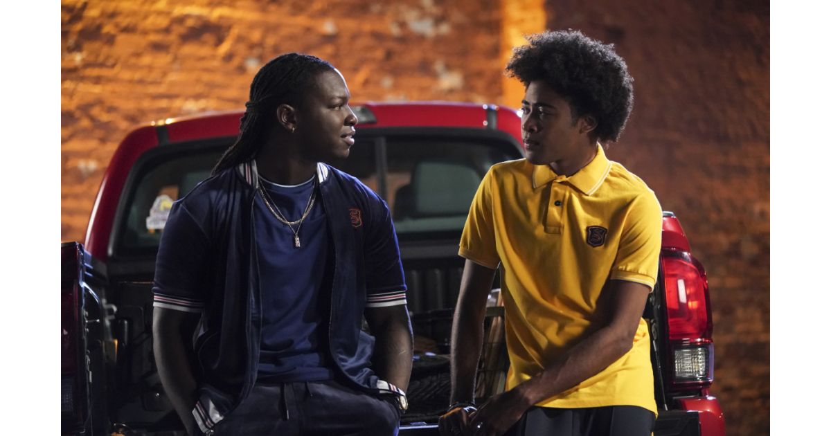 Legacies saison 2, épisode 1 : Kaleb (Chris De'Sean Lee) et MG (Quincy ...