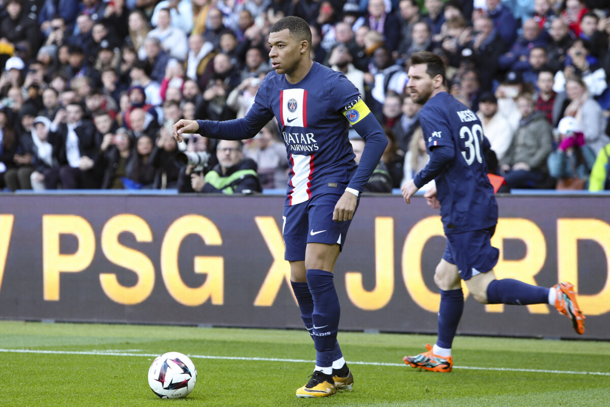 Photo : Kylian Mbappe (PSG) - Lionel Messi (PSG) - Match de championnat de Ligue 1 Uber Eats ...