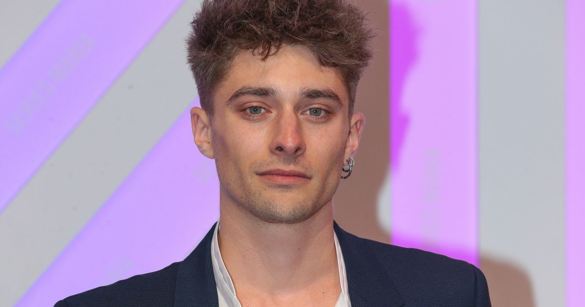 Maxence Danet-Fauvel au photocall de la série Les randonneuses lors du ...