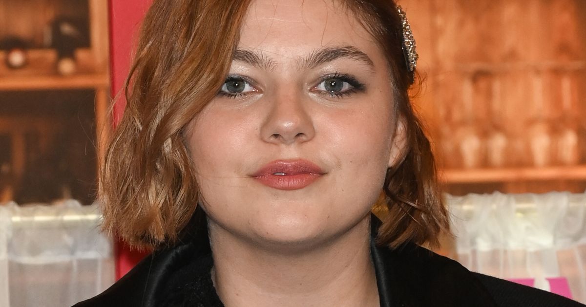 Louane - Avant-première du film Netflix Emily in Paris saison 3 au ...