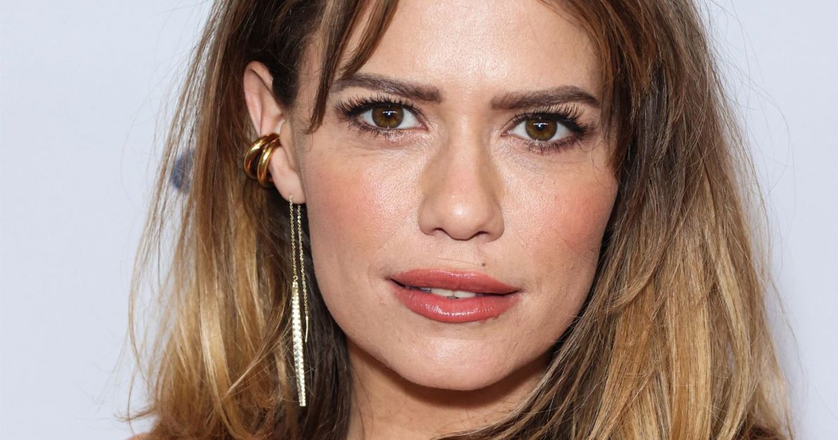 Si Bethany Joy Lenz n'a pas encore nommé la secte à laquelle elle fait ...