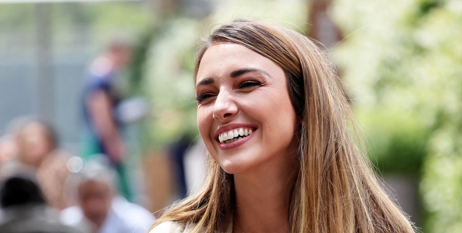 Delphine Wespiser, Miss France 2012 au village (jour 10) lors des ...