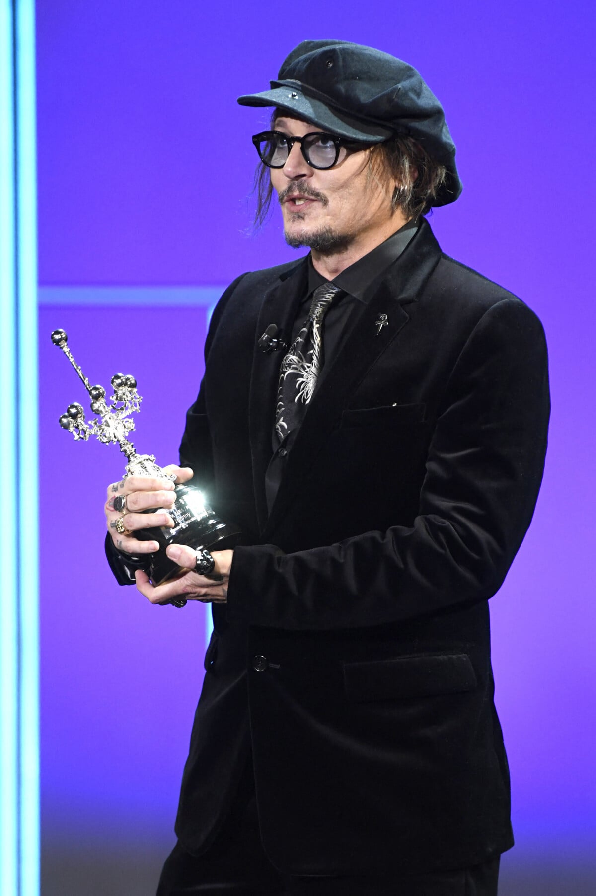 Photo : Johnny Depp reçoit un Donostia award sur la scène du 69ème ...