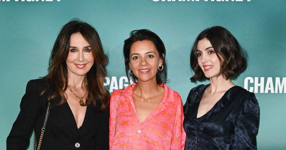 Elsa Zylberstein, Marie-Julie Baup et Claire Chust - Avant-première du ...