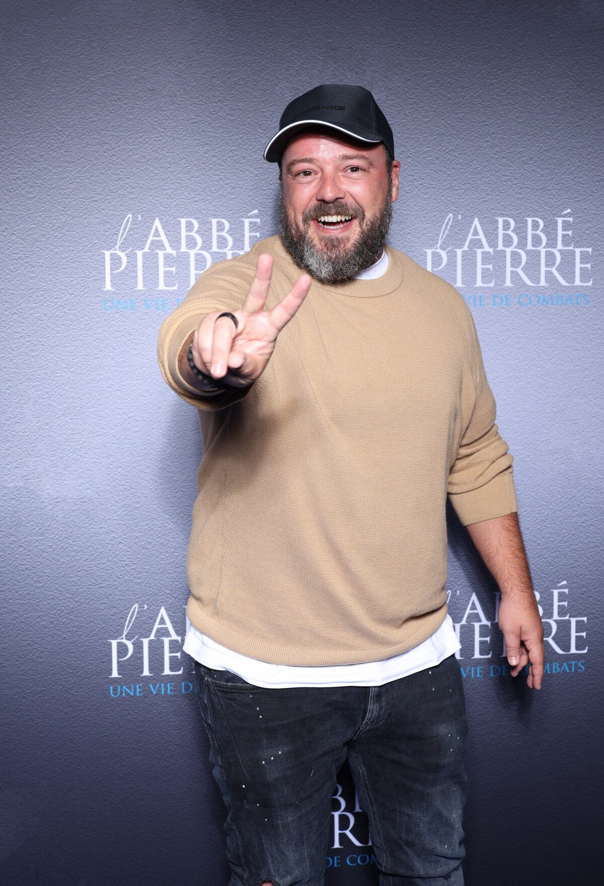 Photo : Alban Ivanov lors de l'avant-première du film "L'Abbé Pierre ...