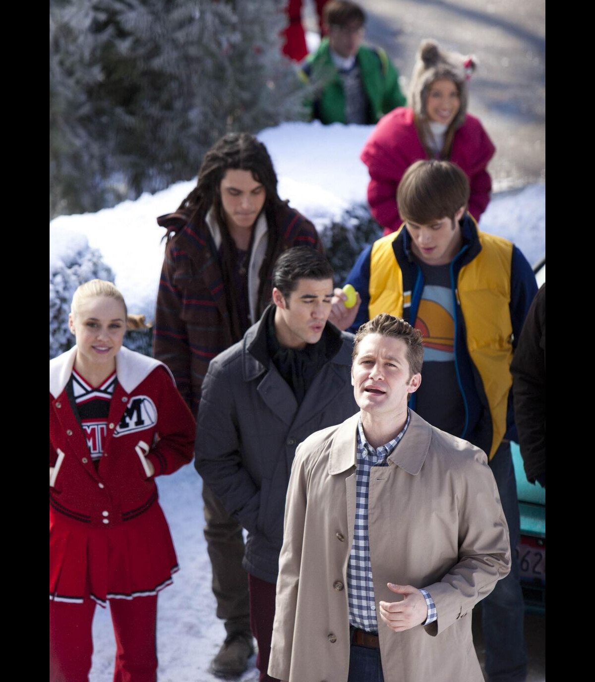 Photo : Les New Directions viennent en aide à Will dans Glee - PureBreak