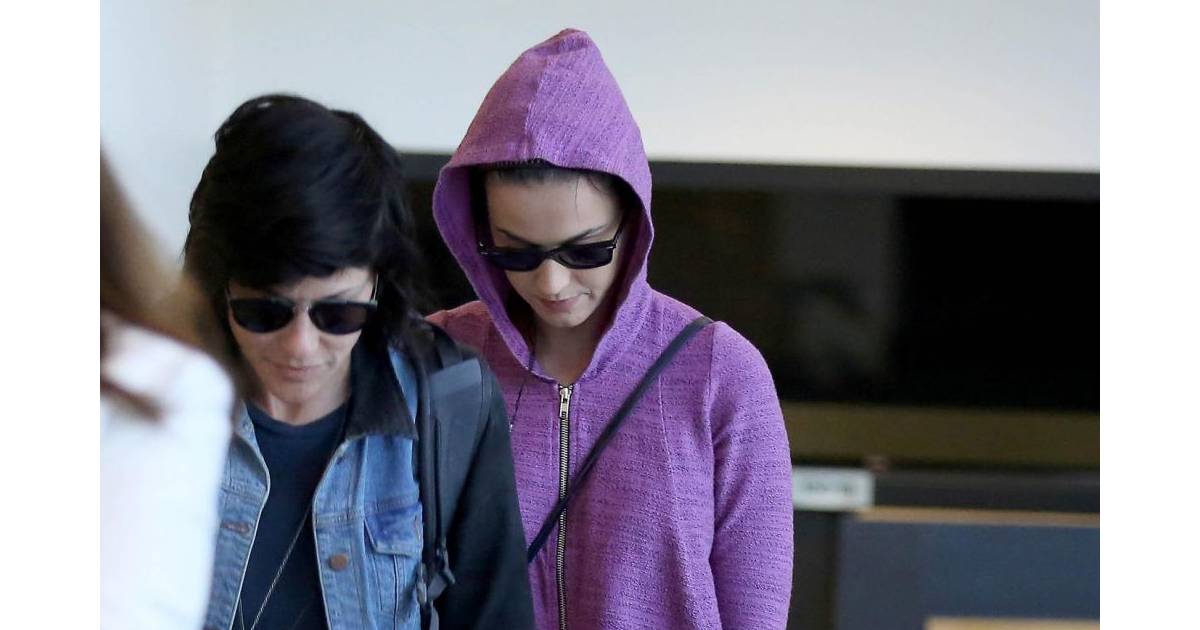 Katy Perry a arboré un ensemble violet à Los Angeles qui fait penser à ...