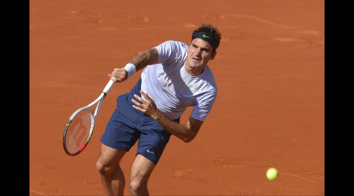 Photo : Roger Federer battu par Jo-Wilfried Tsonga en quart de finale de Roland Garros 2013 ...