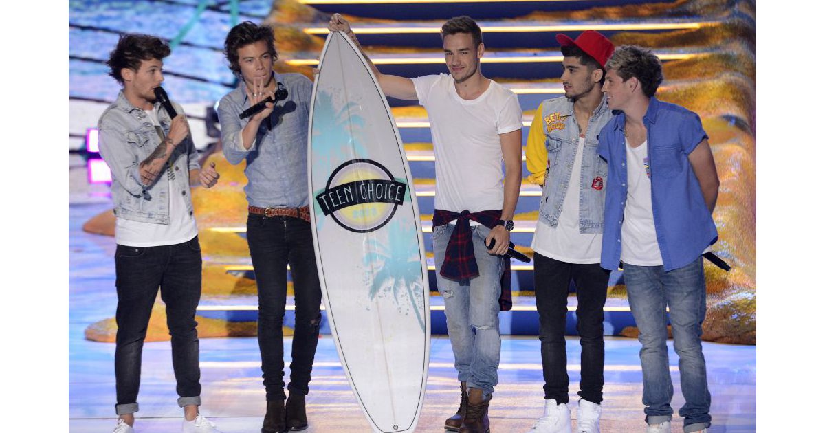One Direction sur la scène des Teen Choice Awards 2013 - Purebreak