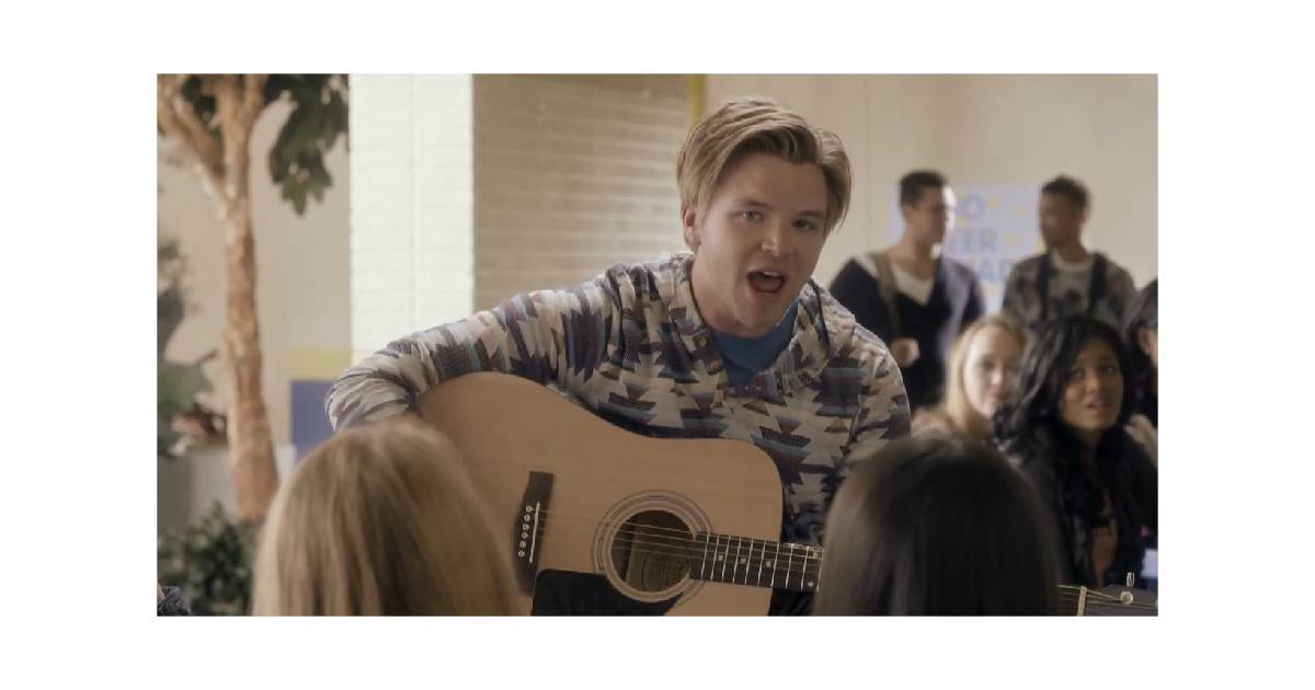 Awkward saison 4 : Jake pousse la chansonnette dans la bande-annonce ...
