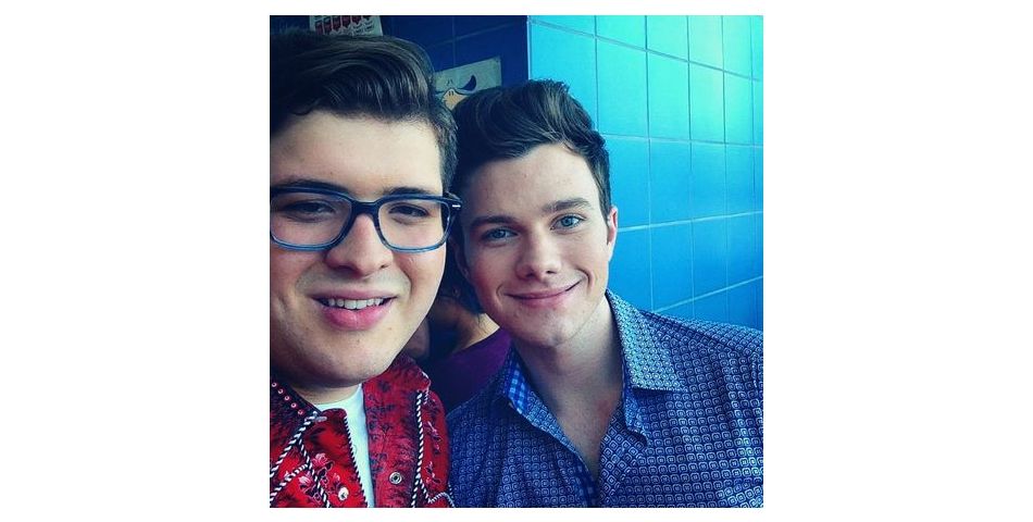 Glee saison 6 : Noah Guthrie (Roderick) prend la pose avec Chris Colfer ...