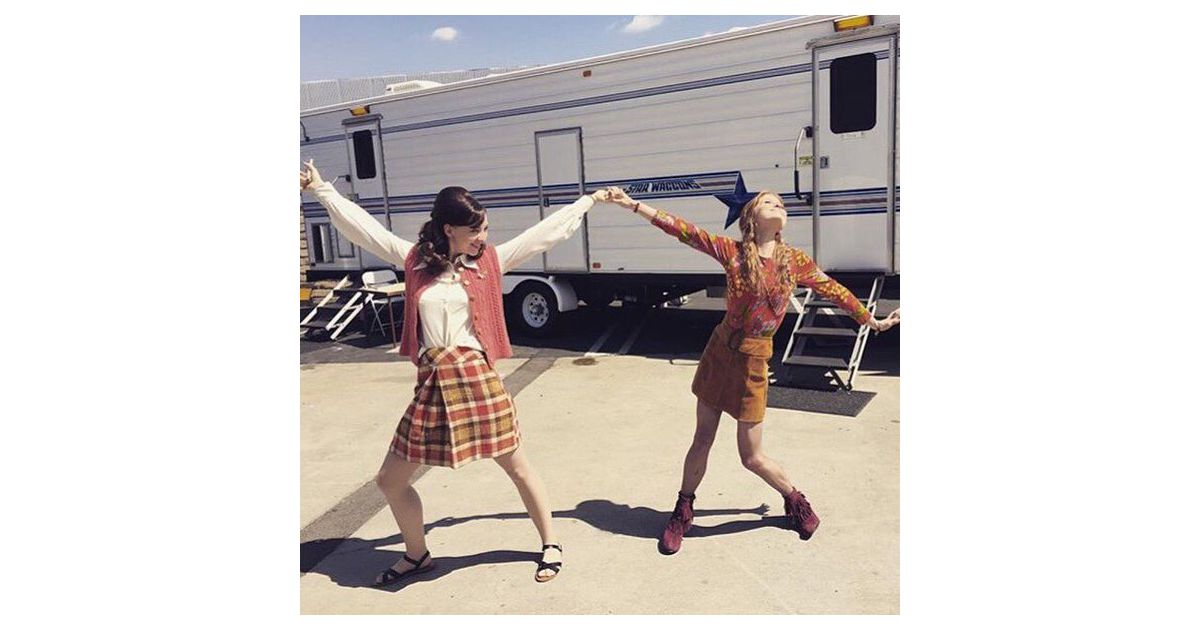 Erin Maya Darke s'éclate sur le tournage de Good Girls Revolt - Purebreak