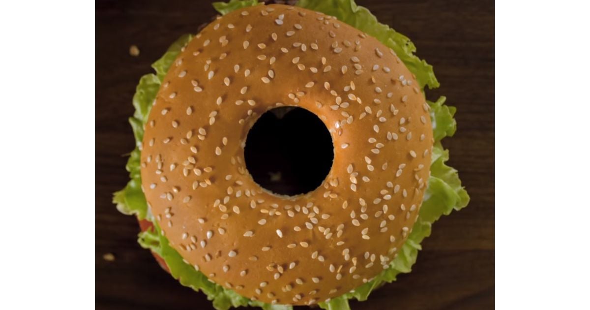 Burger ou donut ? Plus besoin de choisir avec le Whopper Donut de ...