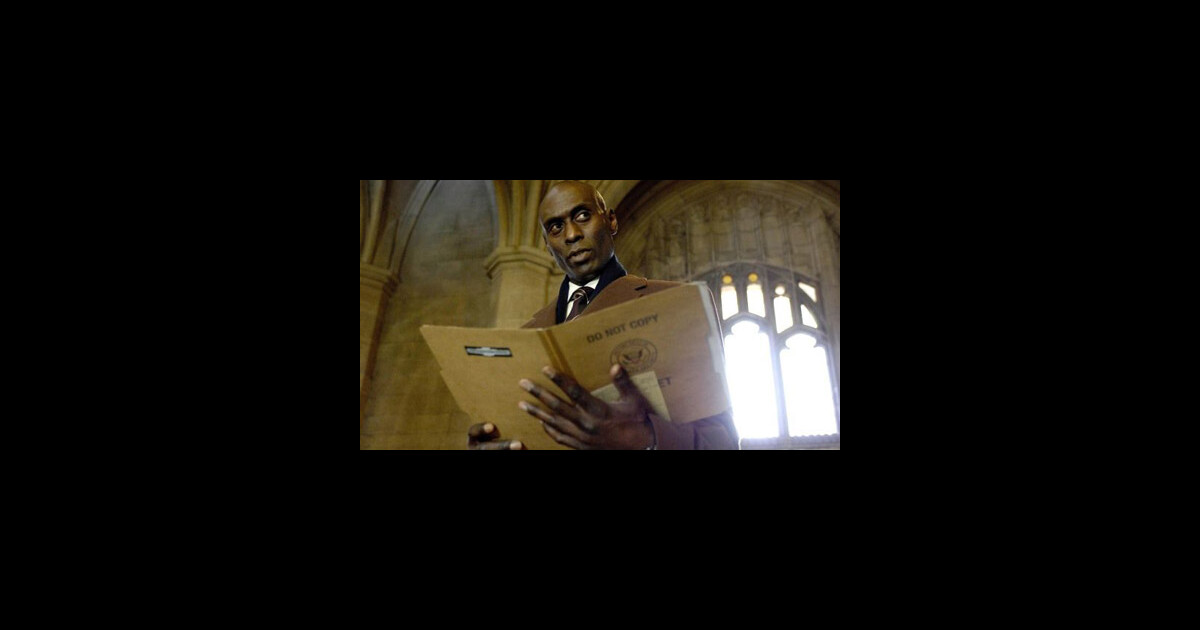 Fringe saison 3 ... L'agent Broyles satisfait du scénario qui fait ...