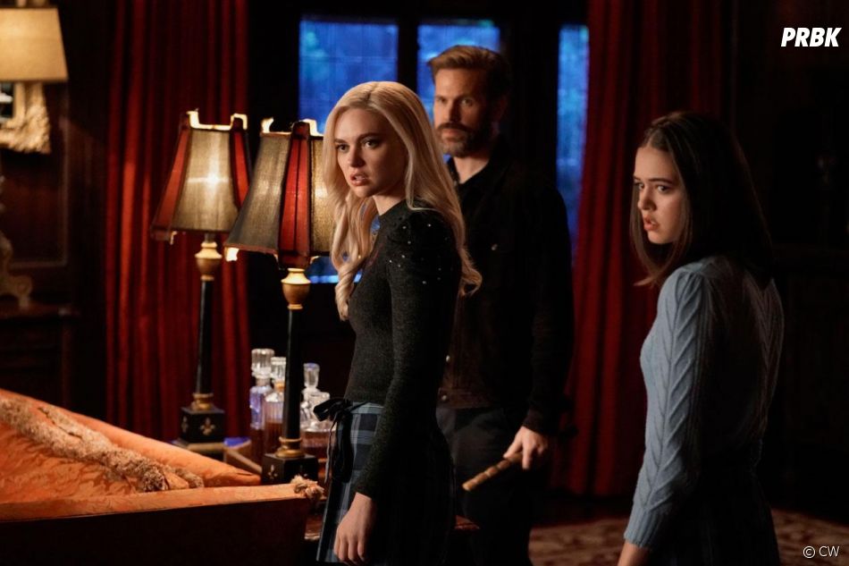 Legacies saison 2, épisode 12 : Alaric, Lizzie et Josie sur une photo ...