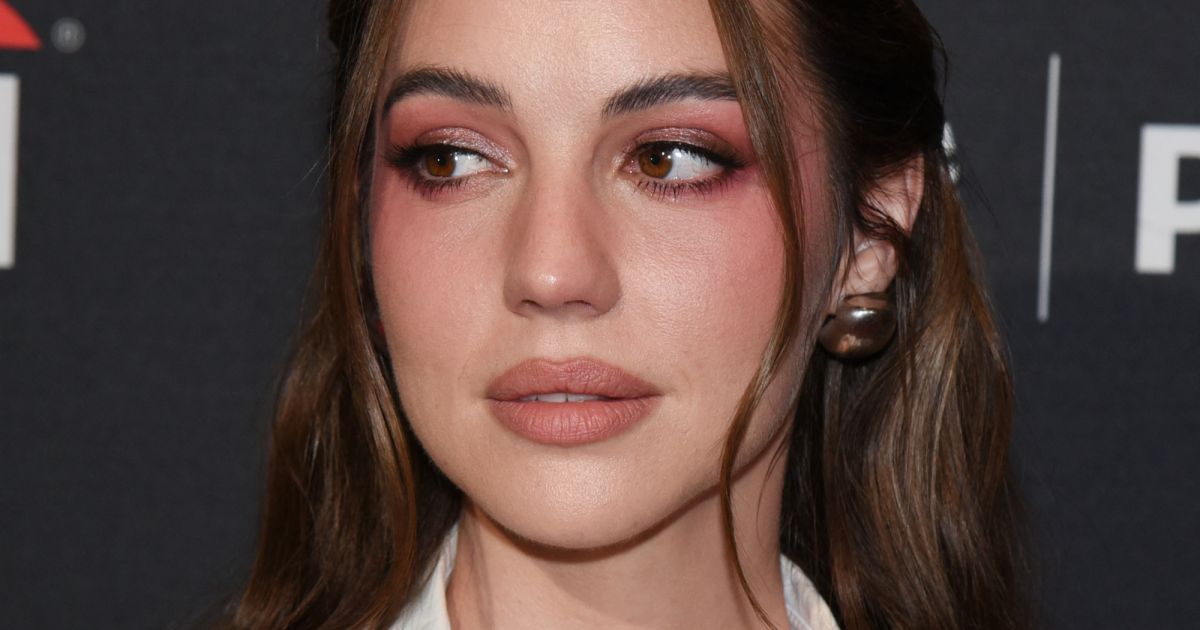 Adelaide Kane. - Photocall de la série Grey's Anatomy lors du PaleyFest 2023 à Los Angeles, le 2 ...