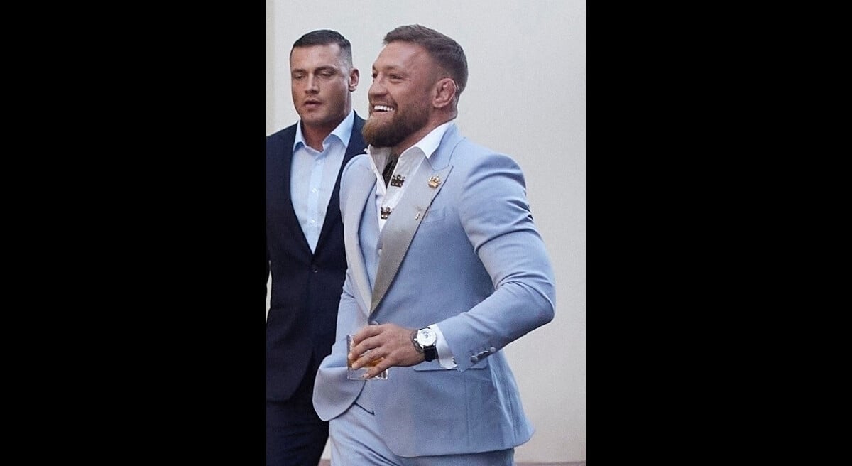 Photo : Conor McGregor et sa femme Dee Devlin à la sortie de l'hôtel ...
