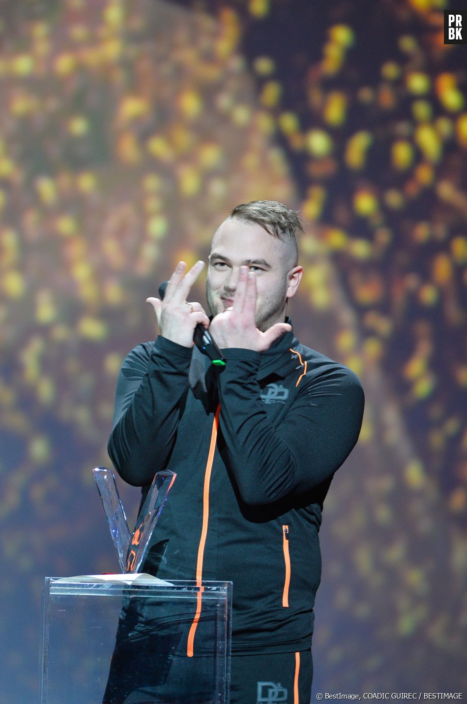 Jul rend hommage à Nahel qui avait tourné dans un de ses derniers clips ...