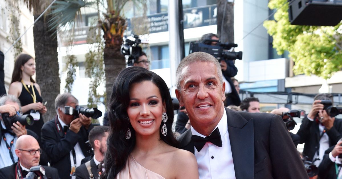 Samy Naceri et sa compagne Sofia Athéna - Montée des marches pour la ...