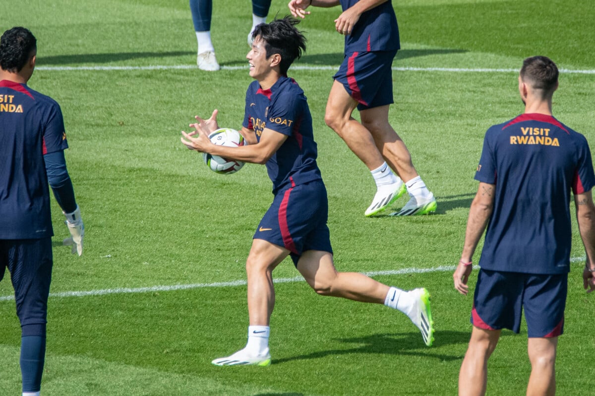 Photo : Kang-in Lee à l'entrainement du PSG, le 20 juillet 2023 ...