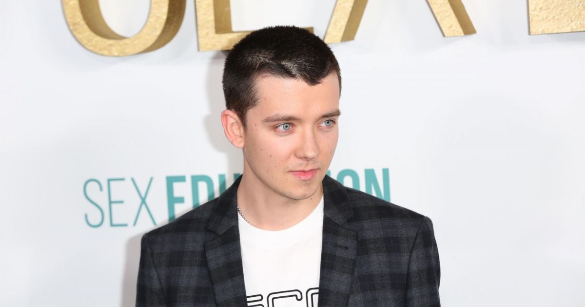 Asa Butterfield lors de la première de la saison 2 de la série ...