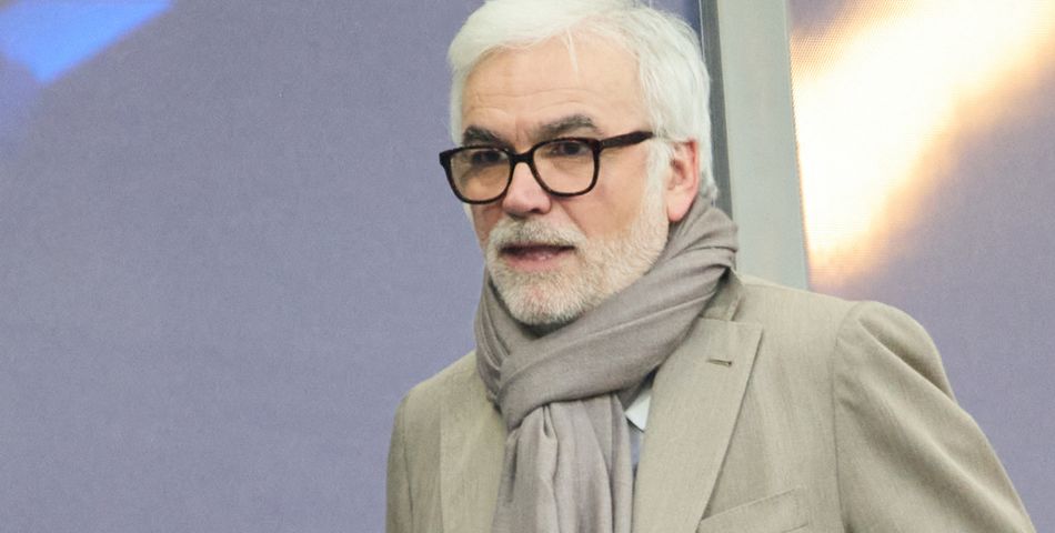 Pascal Praud et sa compagne Catherine dans les tribunes du match de ...