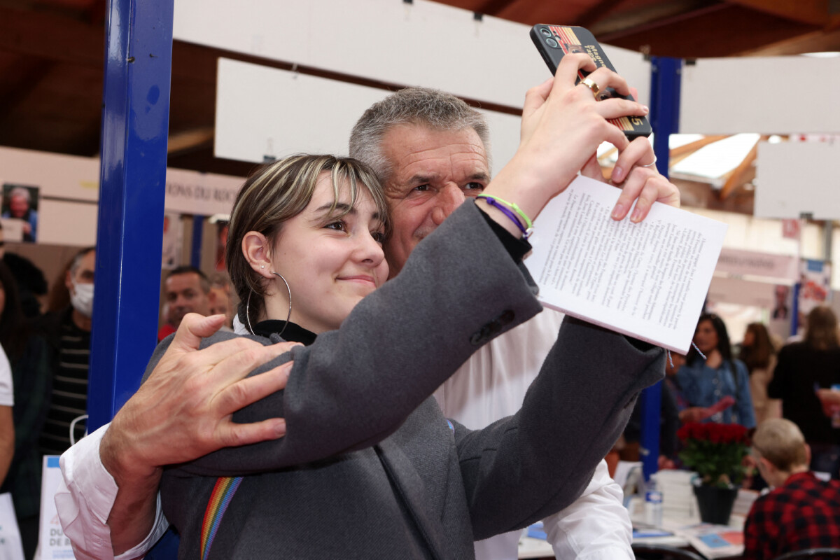 Photo : Jean Lassalle - Personnalités à la 40ème Foire du Livre de ...