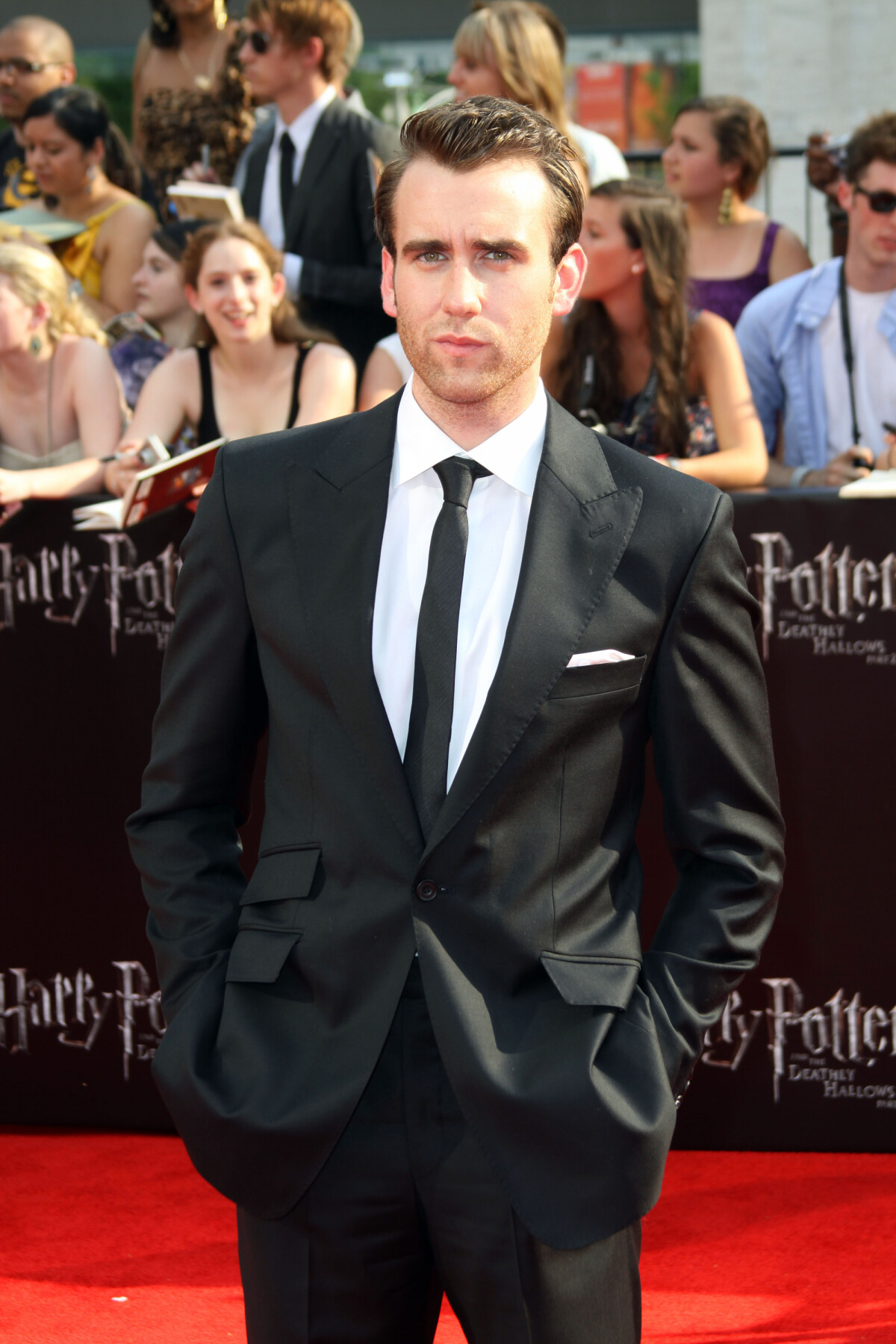 Photo : MATTHEW LEWIS A LA PREMIERE D'HARRY POTTER ET LE RELIQUES DE LA ...