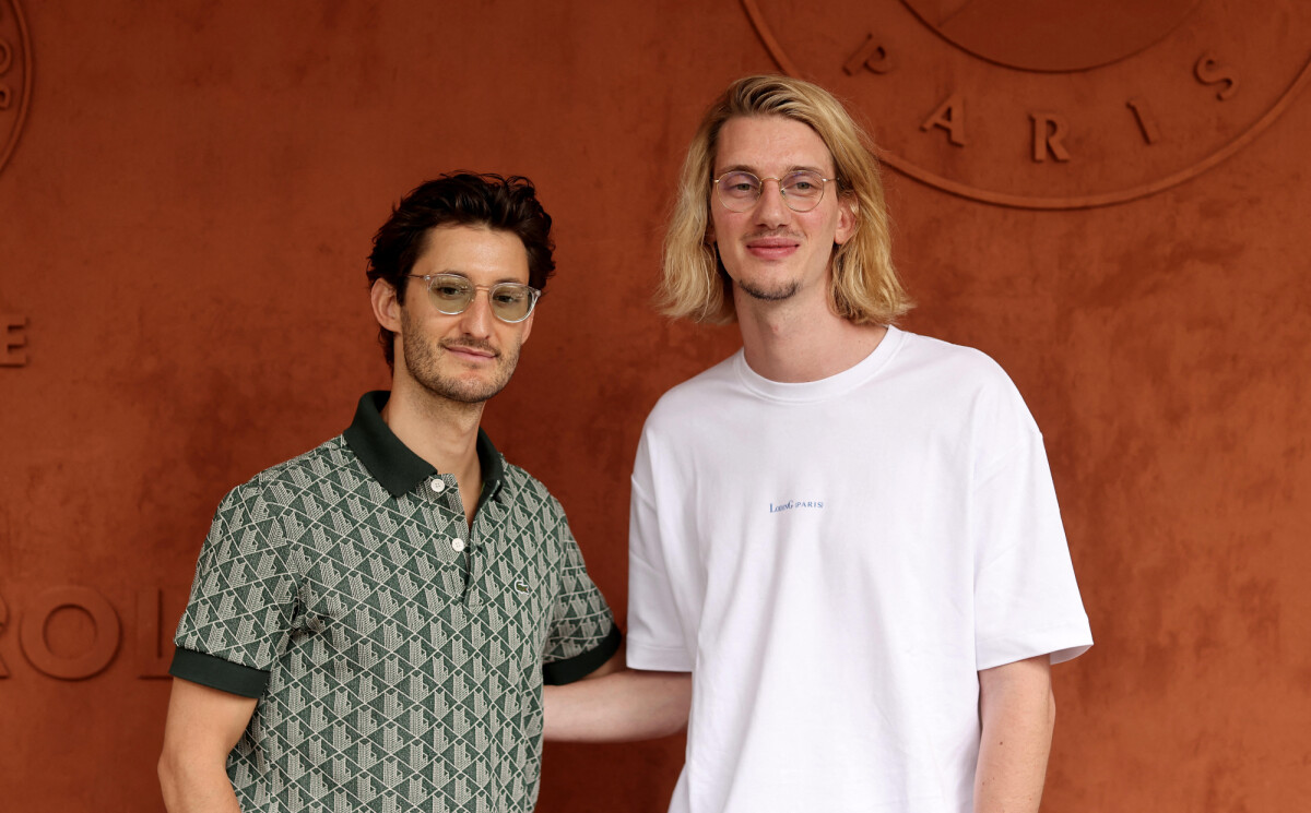 Photo : Pierre Niney et Paul Mirabel au village lors des Internationaux ...
