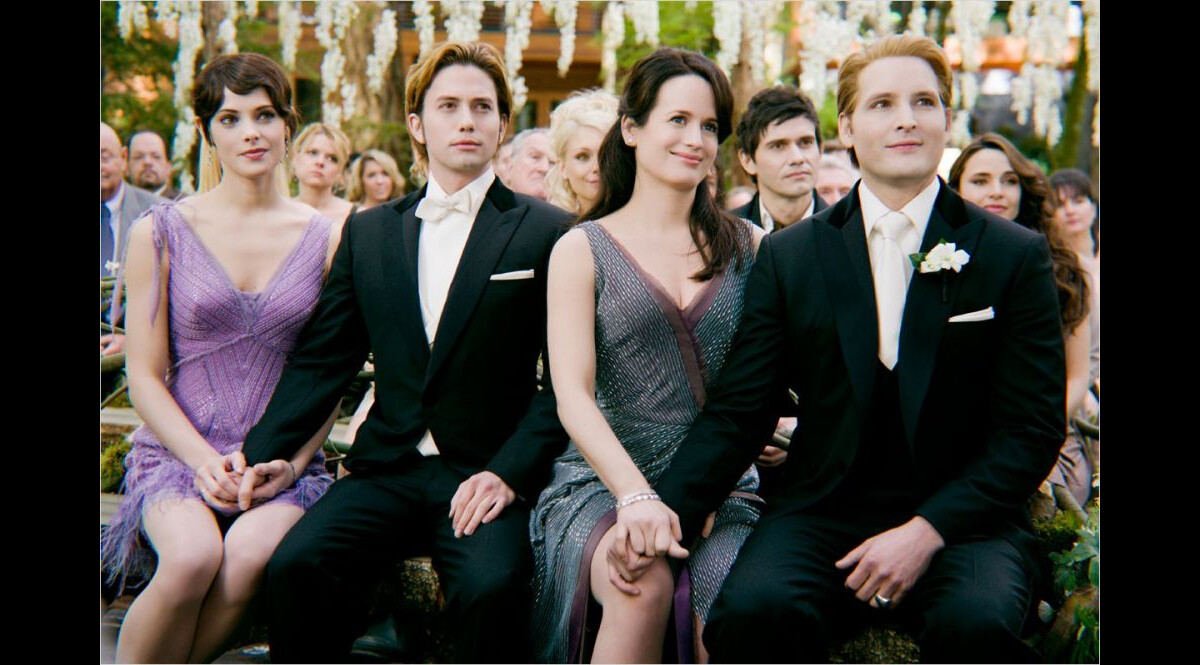 Photo : Les Cullen lors du mariage dans Twilight 4 - PureBreak