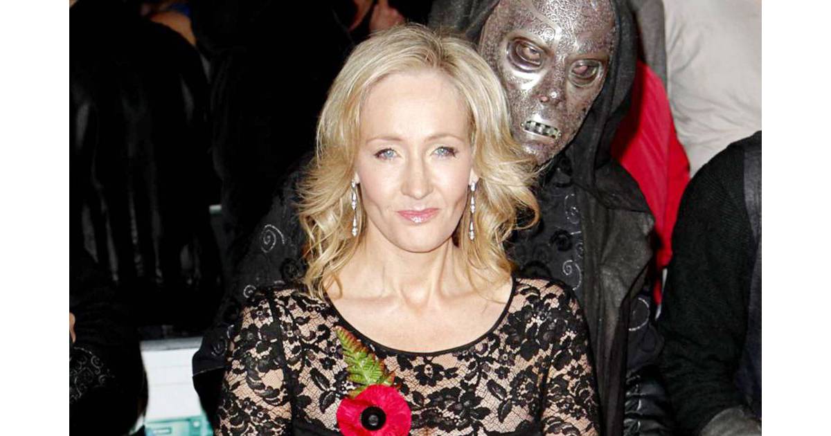 J.K. Rowling s'en prend plein la figure de la part des critiques ...