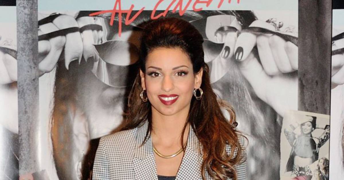 Tal tout sourire sur le tapis rouge de l'avant-première de son ...