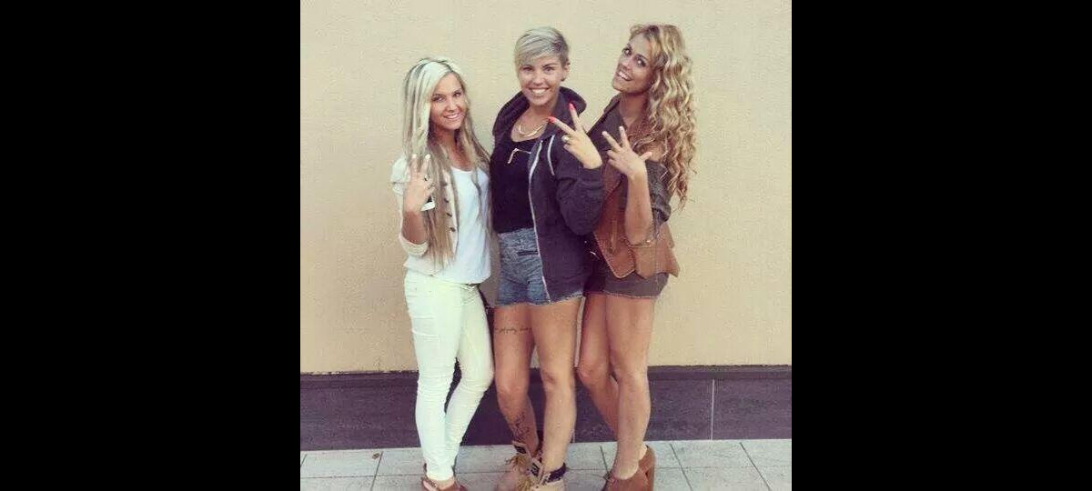 Photo : Brenda (Friends Trip) avec sa Team Blonde - PureBreak