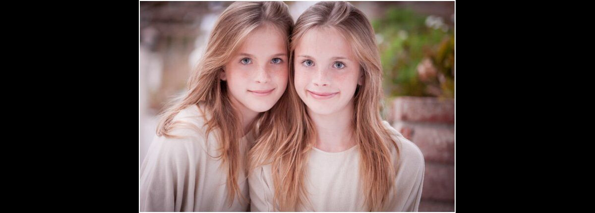 Photo : Noelle et Cali Sheldon, 13 ans, interprétaient Emma dans ...