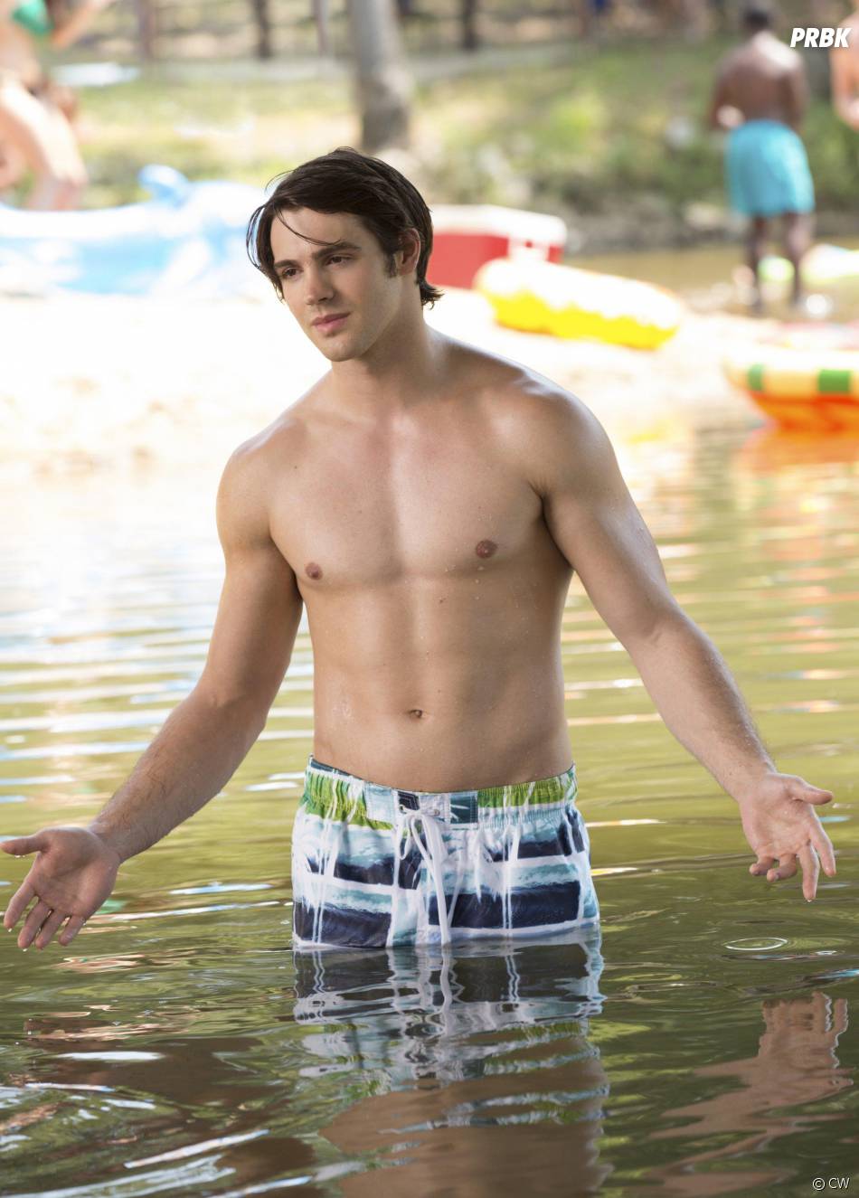 Chicago Fire saison 4 : Steven R. McQueen et ses muscles au casting ...