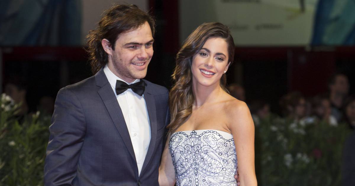 Martina Stoessel et Peter Lanzani : couple glamour à la Mostra de ...