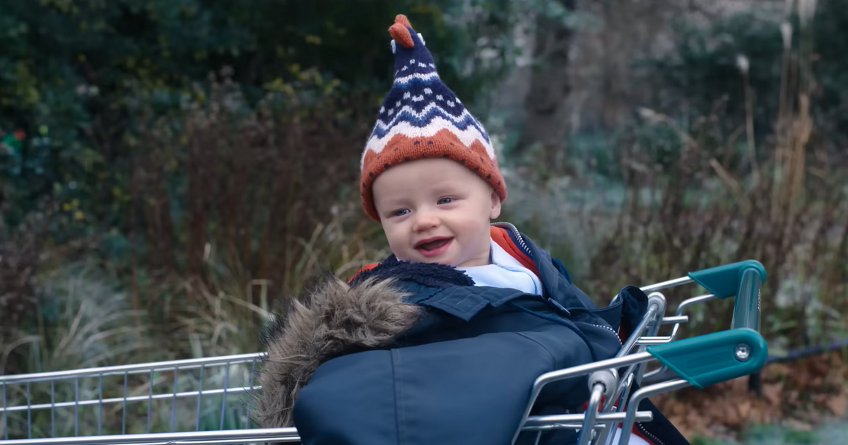 Vous trouvez ce bébé bizarre dans la nouvelle série de Netflix ? Il y a ...