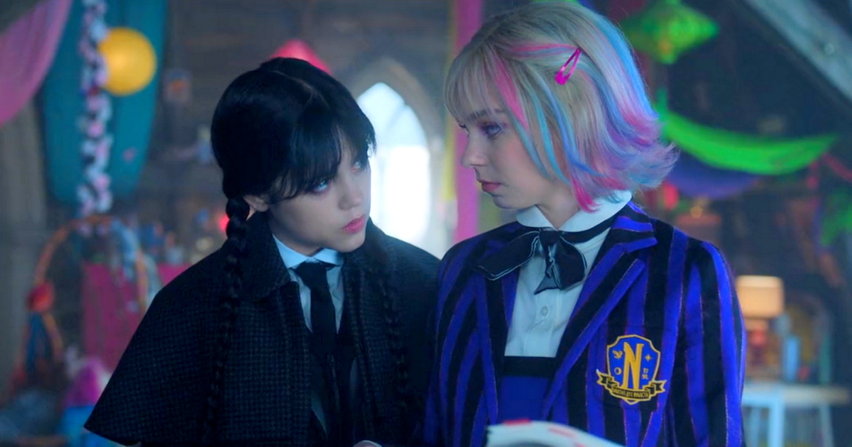 Mercredi saison 3 : Enid et Mercredi en couple ? Jenna Ortega et le créateur s'expriment enfin ...